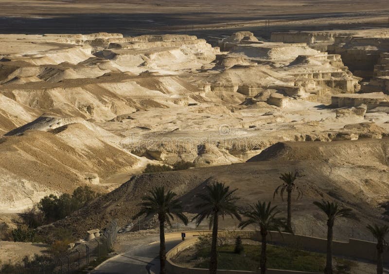 Yermo imagen de archivo. Imagen de textura, roca, amarillo - 4112219