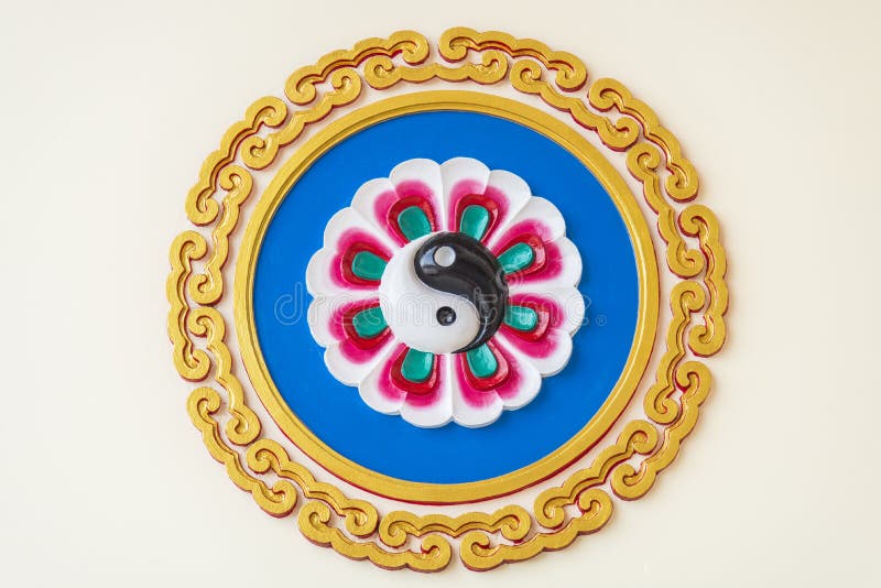 Yin Yang-symbool Op De Muur Stock Afbeelding - Image of oosters ...