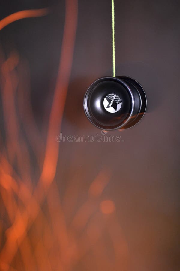 Yo-yo editorial photo. Image of fire, string, green, black - 71913106