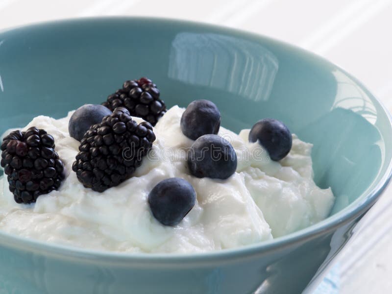 Organische Bosbessen En Yoghurt in Een Glas Stock Foto - Image of ...