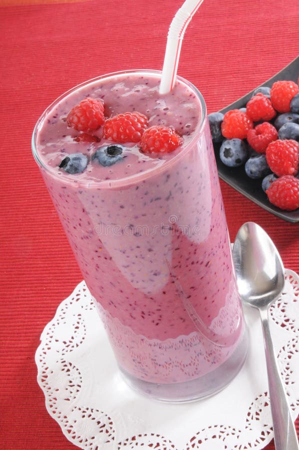 Yogurt and berry smoothie stock image. Image of raspberry - 33310207