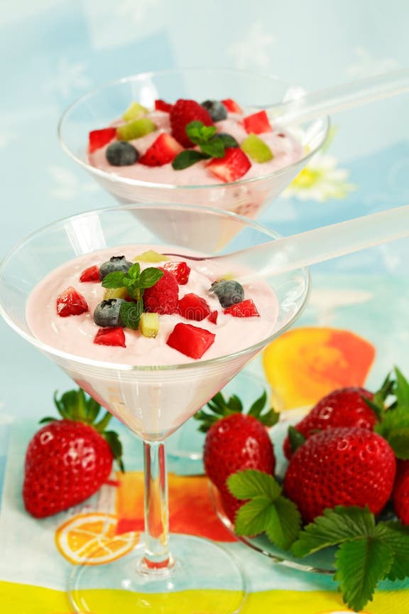 Yogurt with fresh fruits stock image. Image of kiwi, afters - 6601247