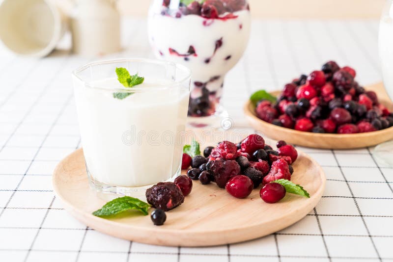 Yogurt with mixed berries stock image. Image of dessert - 94082521