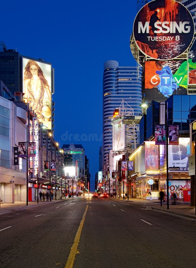 Yonge St. in Toronto editorial stock image. Image of shopping - 24321179