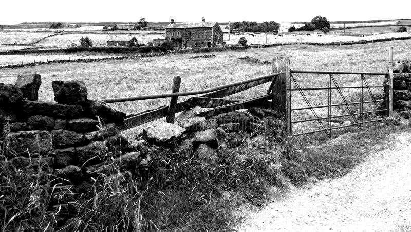 Yorkshire Farmhouse Distant Stock Image - Image of gate, wall: 32910267