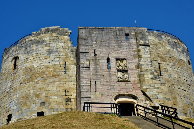 Yorkshire Landmarks - Medieval Keep - Cliffords Tower Stock Photo ...