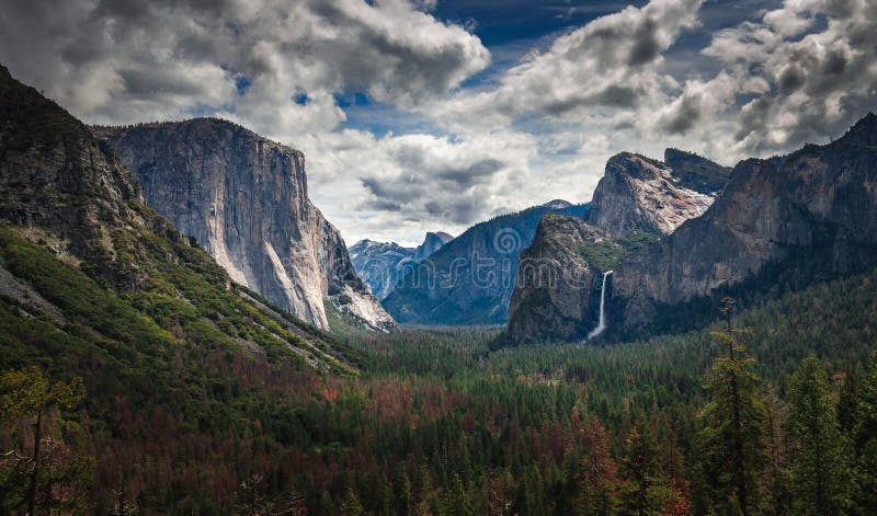 Yosemite Tunnel View stock photo. Image of tunnel, tranquil - 19812148