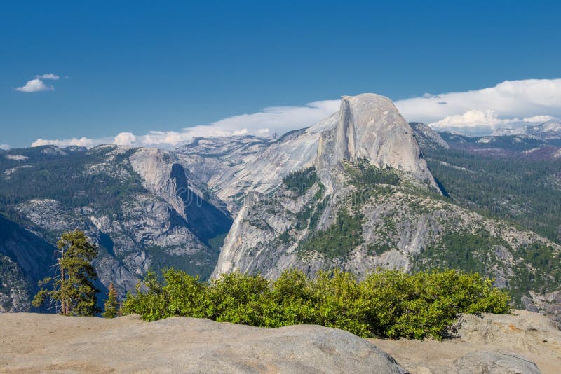 View Yosemite Valley editorial stock image. Image of valley - 41880544