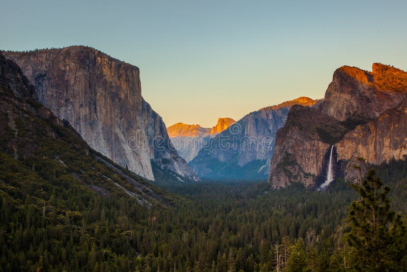 Yosemite Valley at Sunset stock photo. Image of california - 25086078