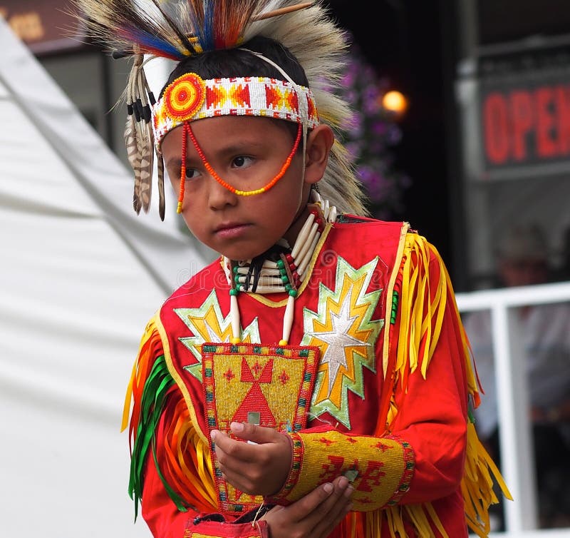 Young Aboriginal Dancer editorial image. Image of alberta - 42195335