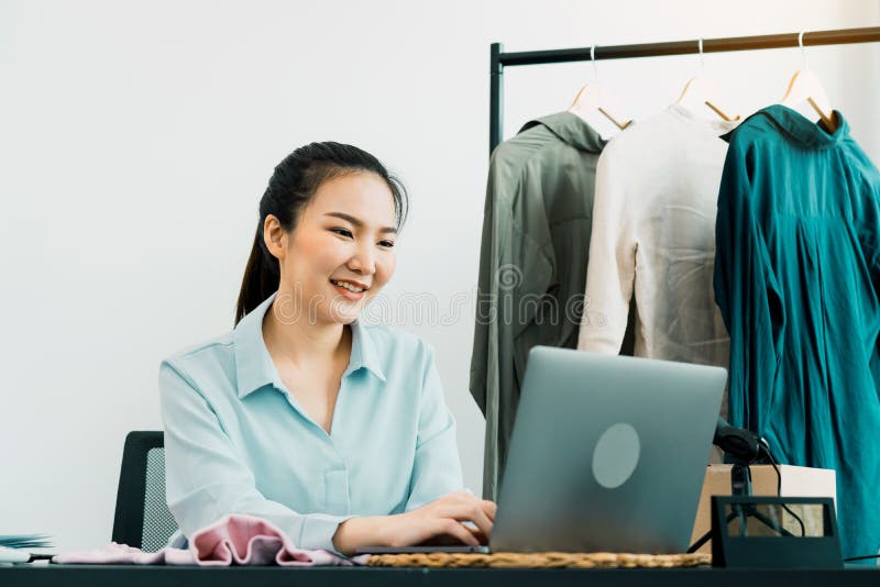 Young Asian Entrepreneurs Chatting with Customers at the Computer while ...