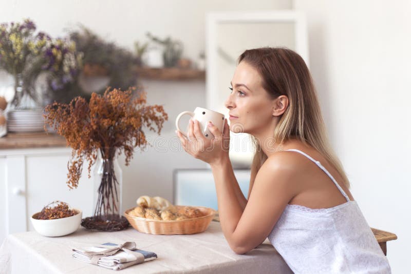 Young Beautiful Woman Having Breakfast in the Morning in the Kitchen ...