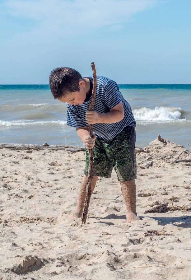 Little Boy Digging a Hole To China Stock Image - Image of children ...