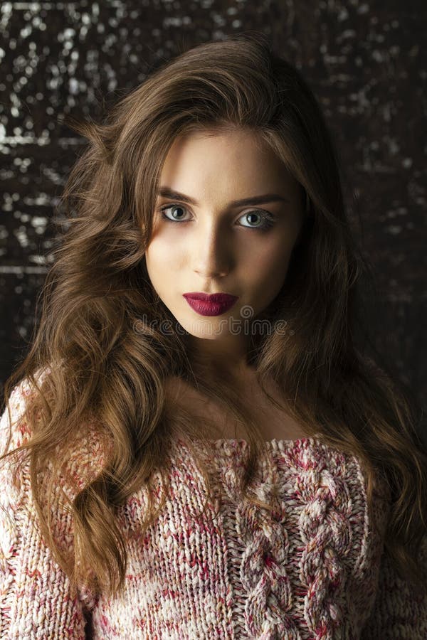 90,031 Young Woman Studio Portrait Dark Background Stock Photos - Free ...