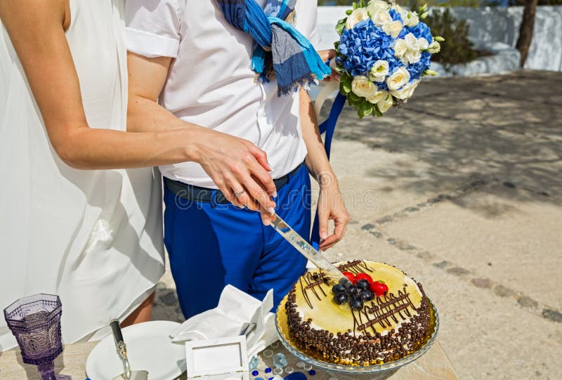 Young Couple Cut the Wedding Cake Stock Photo - Image of flower ...