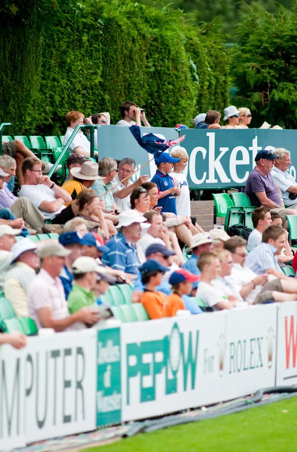 Young cricket team editorial photo. Image of smile, pupils - 17860571