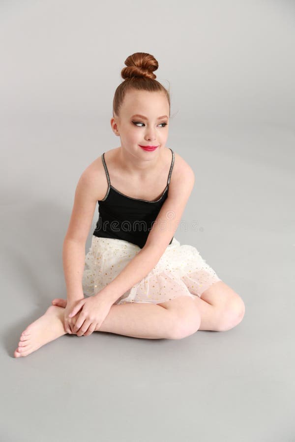 Young dance girl stock image. Image of alone, eyeliner - 35904529