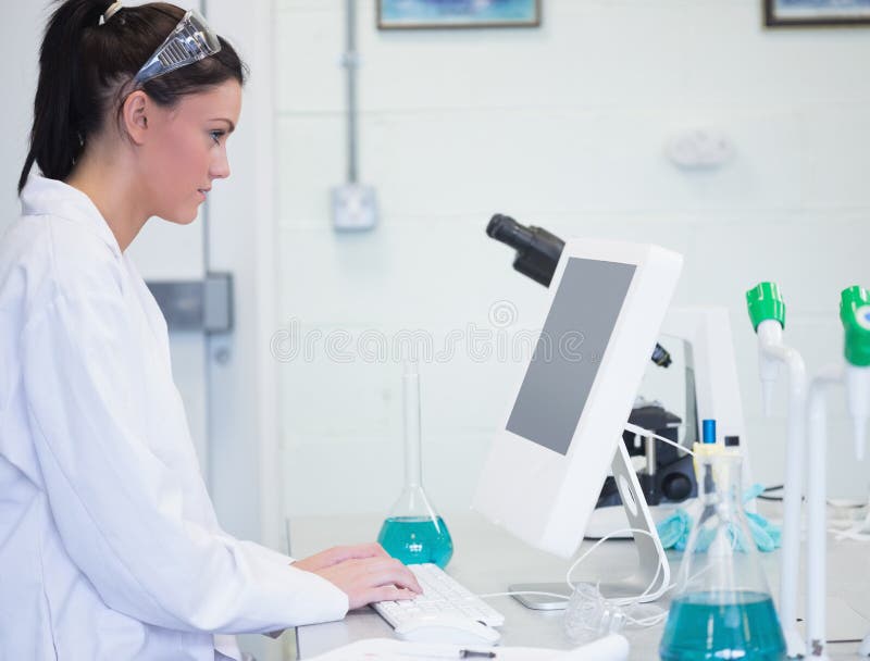 Female Researcher Using A Computer In The Lab Stock Photo - Image of ...