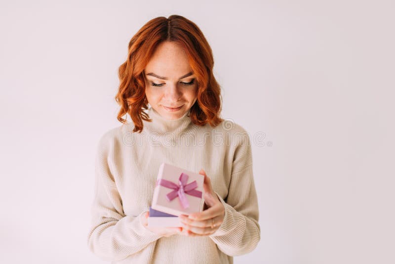 Young Girl Gently Smiles, Peeking Inside a Gift Box 库存图片 - 图片 包括有 女性 ...