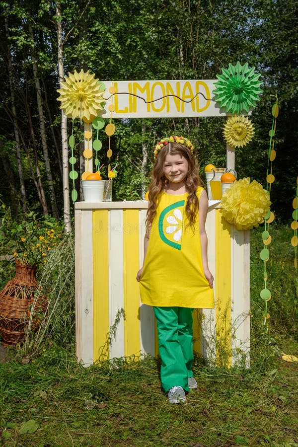 Young Girl Near Lemonade Stand in Park Stock Photo - Image of fruit ... Young Girl Near Lemonade Stand in Park Stock Photo - Image of fruit ...