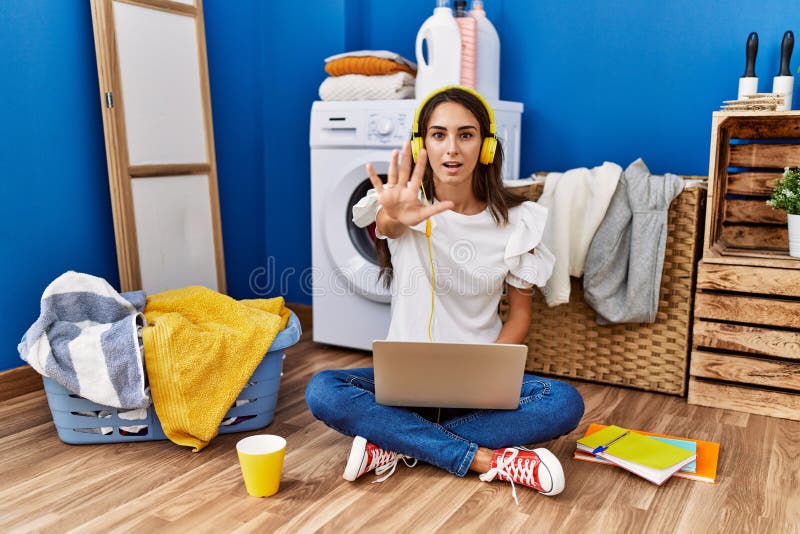Young Hispanic Woman Studying while Waiting for Laundry Doing Stop ...