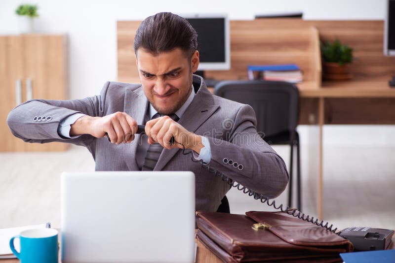 Young Male Employee Unhappy with Excessive Work 库存图片 - 图片 包括有 观众席, 经理 ...