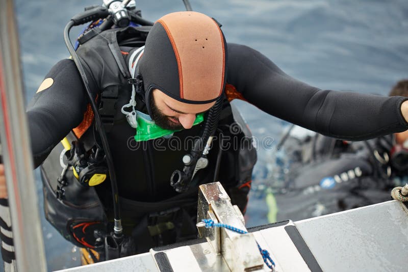 Young Man Getting Ready for Scuba Diving Stock Image - Image of scuba ...