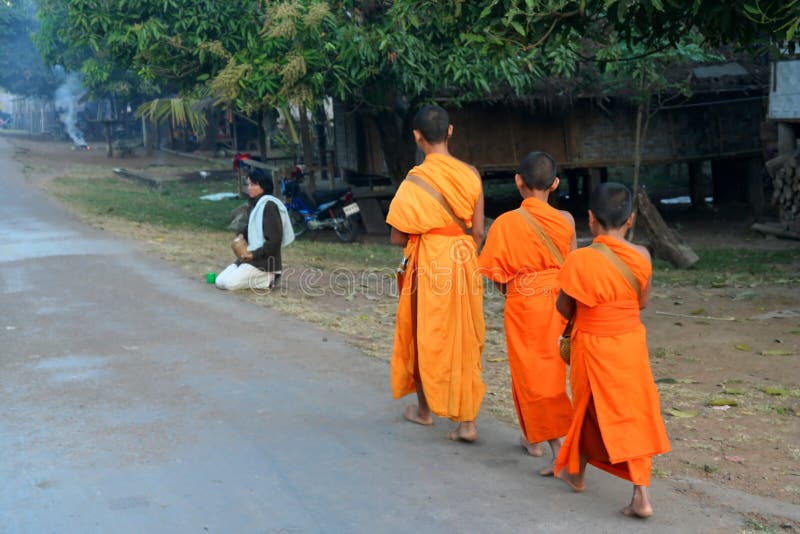 Young Monks Collecting Alms Editorial Photo - Image of giving, cambodia ...
