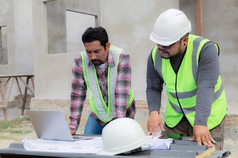 Young Overweight Engineering Foreman Discussing Teamwork on ...