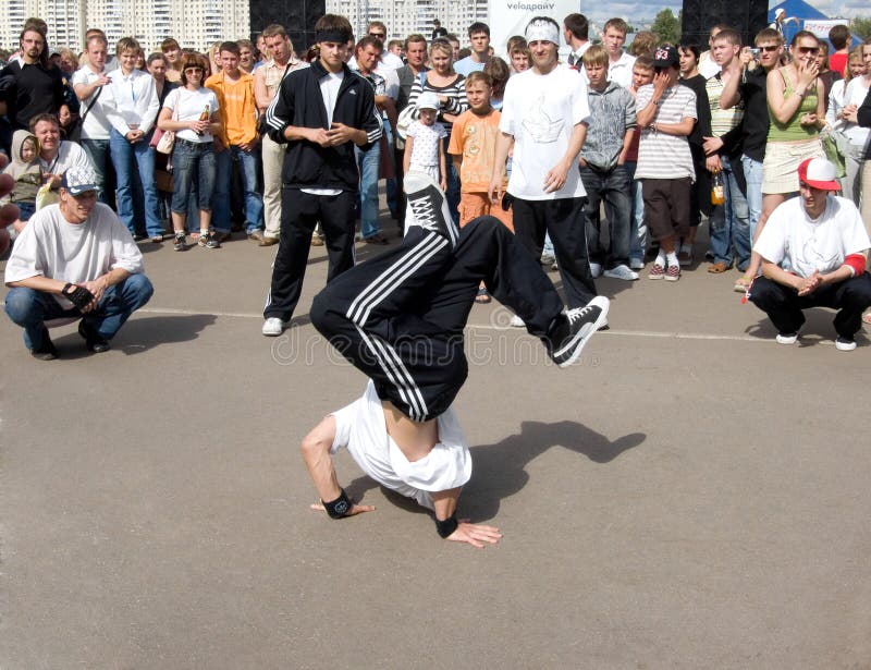 Young People Break Dancing on Editorial Photo - Image of human, stunt ...