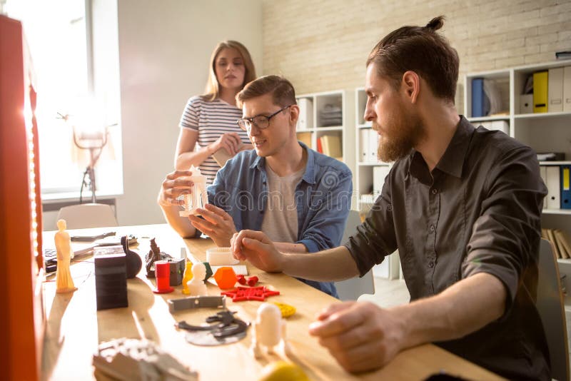 Young People Using 3D Printer Stock Image - Image of studio, artist ...