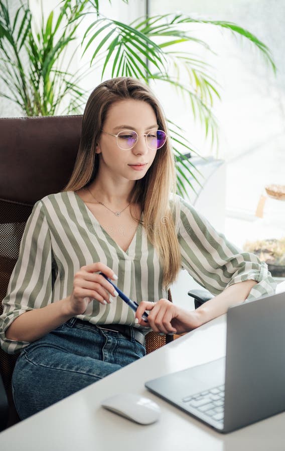 Young Woman Working on a Computer Stock Image - Image of confident ...