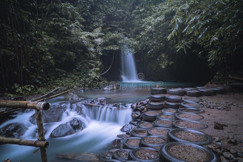 Waterfall Slow Speed stock image. Image of stream, reflection - 267693089