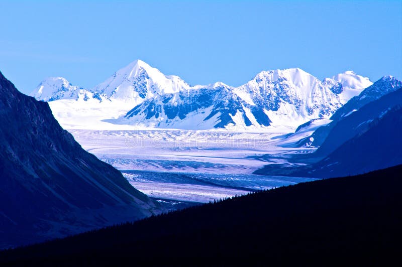 Yukon Snow Covered Mountains Stock Photo - Image of yukon, blue: 77985214