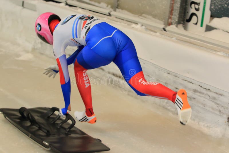 Yulia Kanakina - esqueleto foto editorial. Imagen de invierno - 136966471