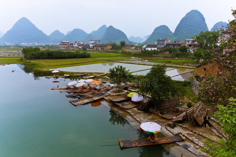 Yulong River in Guilin stock image. Image of green, field - 16920941