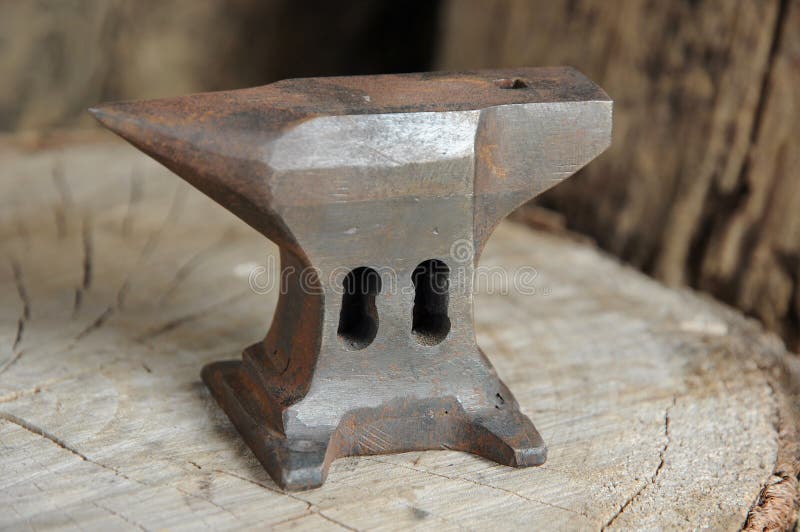 Martillo Y Yunque, Detalle De Una Fragua, Herramientas Del Metal Foto ...