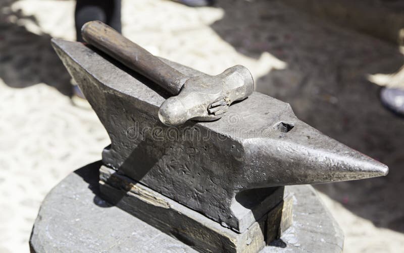 Yunque Del Metal Para El Metal Imagen de archivo - Imagen de duro ...