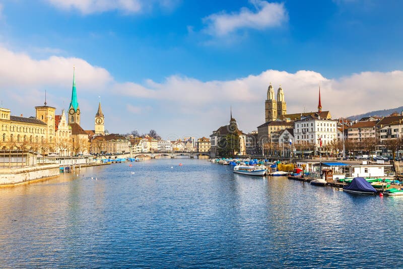 Der Limmat-Fluss in Der Stadt Von Zürich, Die Schweiz Redaktionelles ...