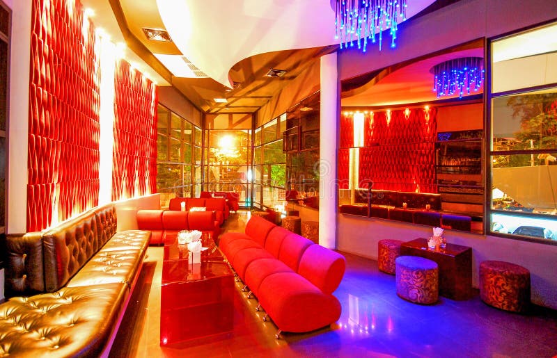 Zaal in nachtclub stock foto. Image of binnenlands, platform - 103944204
