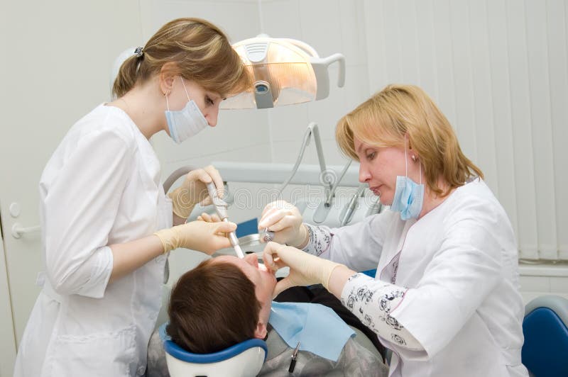 Zahnarzt stockbild. Bild von öffnung, handschuh, orthodontist - 2249749