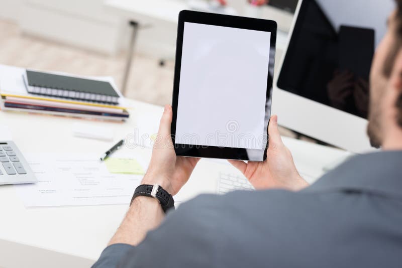 Zakenman Met Een Tablet Met Het Viewable Scherm Stock Afbeelding ...