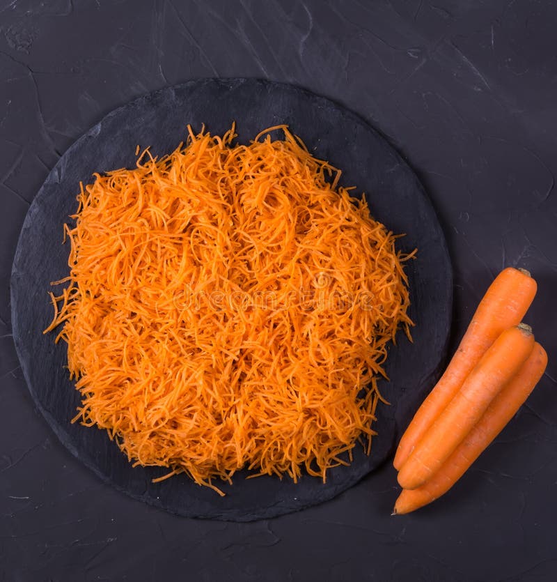 Zanahoria rallada fresca imagen de archivo. Imagen de sabroso - 114977919
