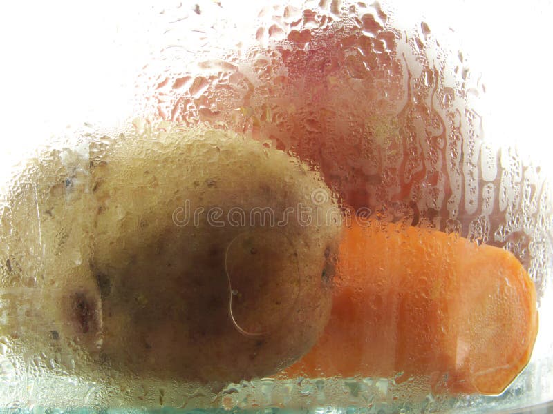 Zanahorias y patatas foto de archivo. Imagen de vapor - 3079674