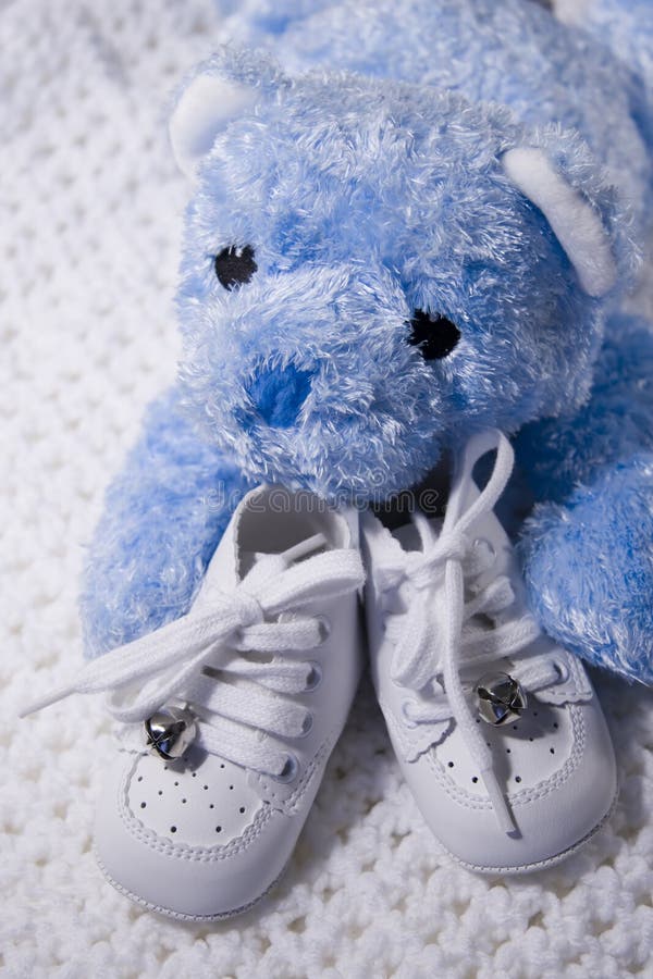 818 Zapatos Del Bebé Y Oso De Peluche Fotos de stock - Fotos libres de ...