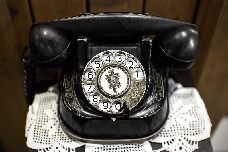 Zeer Oude Antieke Klassieke Telefoon Stock Foto - Afbeelding bestaande ...