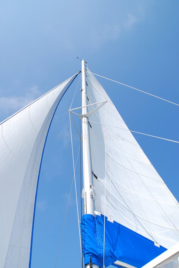 Wind in zeilen in zeilboot stock foto. Image of winderig - 27718392