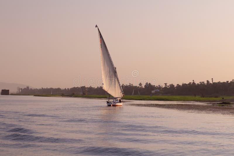 Zeilboot op de Nijl stock afbeelding. Image of egypte - 6653007