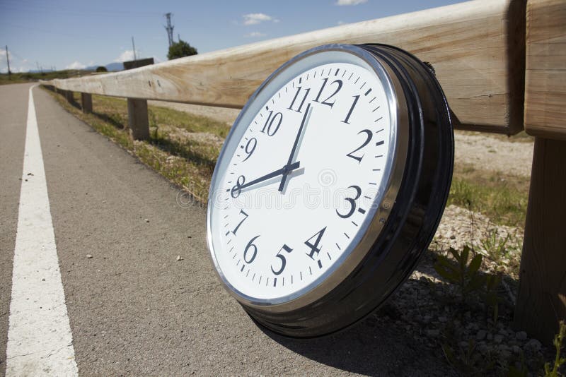 Sind Sie Bereit Zu Gehen? Attraktive Junge Frau, Die an Der Front Sitzt ...