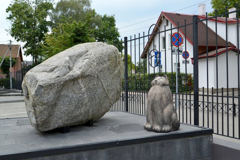 ZELENOGRADSK, RUSSIA. Sculptural Composition - a Cat and a Stone ...